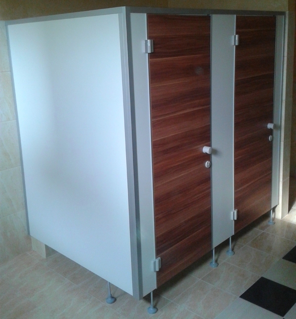 Sistemul de pereti despartitori WC L18 intr-o noua combinatie de culori ...